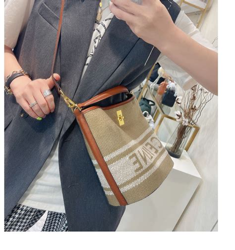 凯旋门水桶包真皮单肩斜挎包复古羊毛草编包2023新款手提女包包潮 阿里巴巴