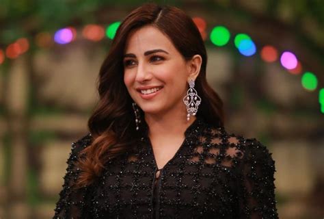 Pakistani Actress Wore Some Such Clothes In Her Wedding People Trolled Informalnewz