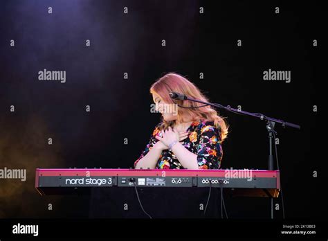 Freya Ridings Pianista Immagini E Fotografie Stock Ad Alta Risoluzione