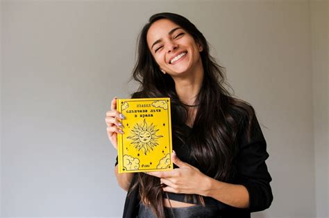 БТА Изабел Овчарова представя книгата си „Слънчеви лъчи в мрака“ на