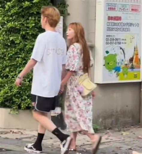 현아♥용준형 태국에서 길거리 데이트 당당한 스킨십 포착