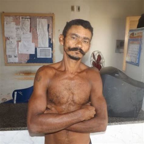 Homem é Detido Pela Polícia E Defeca Na Viatura Policial
