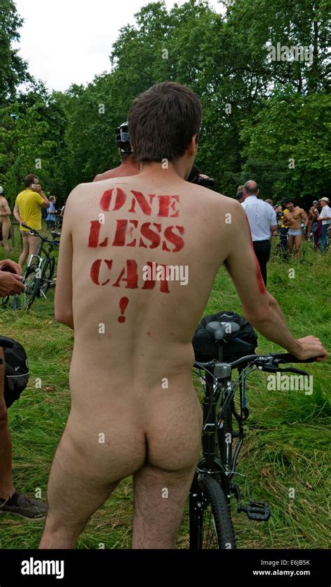 Naturalists Dans Un Parc Avec Des Cycles De Londres Angleterre