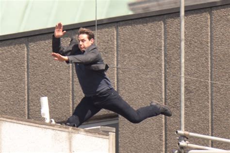 Mission Impossible 6 Filming Halted Due To Tom Cruise Broken Ankle