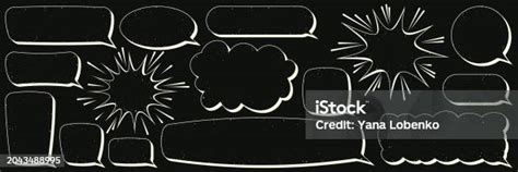 구름 모양의 만화 말풍선 세트 직사각형 텍스트를 위한 빈 공간이 있는 얼룩 먼지 흠집의 질감으로 음영 없이 복고풍 선형 스타일의 벡터 그림 0명에 대한 스톡 벡터 아트 및