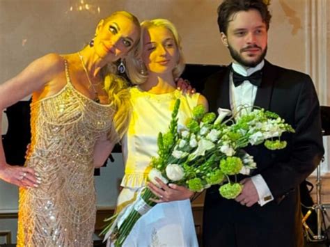 Волочкова устроила скандал и драку как прошла свадьба 19 летней дочери балерины