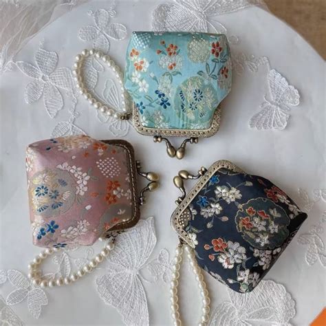 復古手工刺繡錦緞棉布零錢包手拿包珍珠鏈生日禮物 山萘｜零錢包小錢包人氣榜 Pinkoi