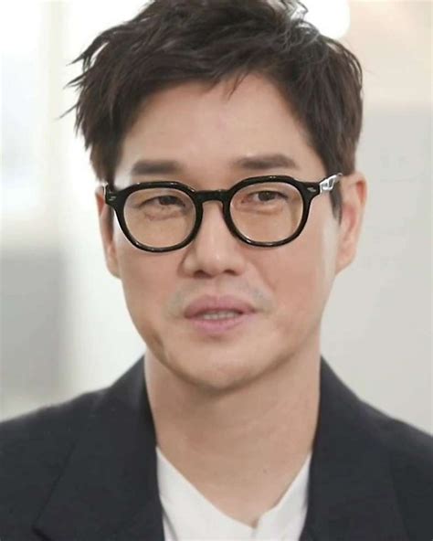 유행안타는 아넬형 가벼운 뿔테안경테 단정한 인상을 주는 유지태 남자안경 네이버 블로그