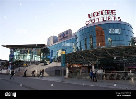 Lotte Outlets And Seoul Train Station In Downtown Seoul City South