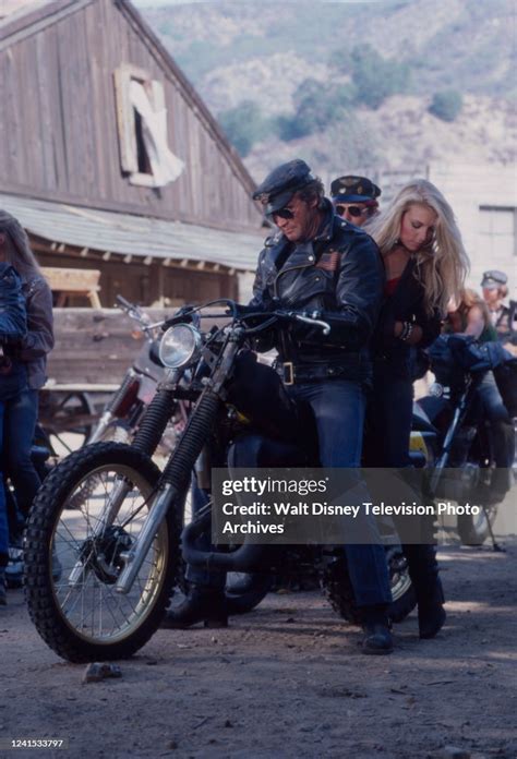 Lee Majors Heather Thomas Appearing In The Abc Tv Show Fall Guy