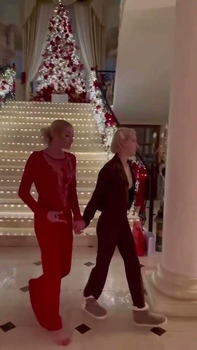 😲 ШИКАРНО УКРАШЕНО Настя Волочкова показала украшенный к новому году дом И дочка приехала