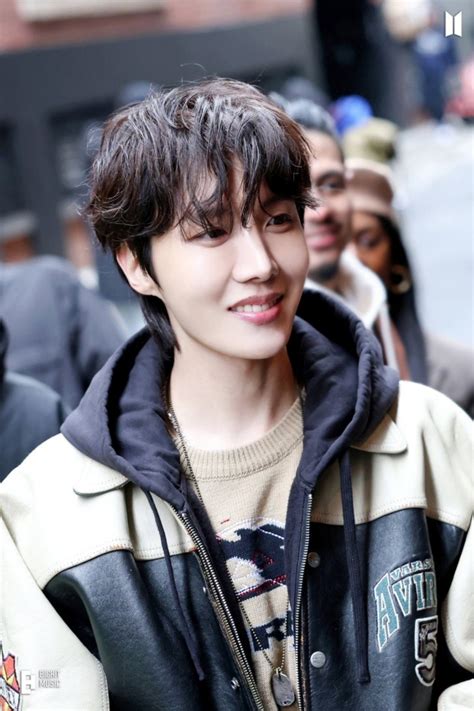 J Hope Compartió Nuevas Fotos Inéditas Junto A J Cole En Nueva York