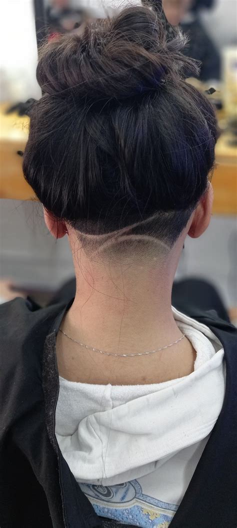 Corte En La Nuca Corte Rapado Mujer Ideas De Corte De Cabello Pelo