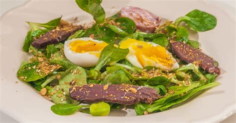 Salade de magret fumé de canard mâche et oeuf mollet Recette par