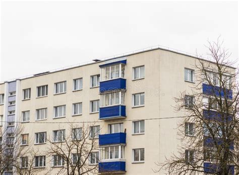 Fachada Del Edificio Con Balcones De Color Azul Concepto Foto De Archivo Imagen De Geométrico
