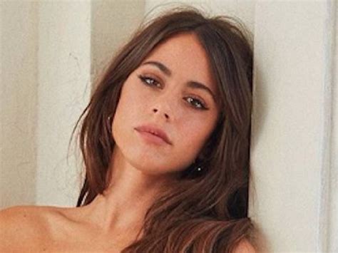 En top y con estilo tanga a la vista Tini Stoessel derritió a la cámara con un meneo intenso