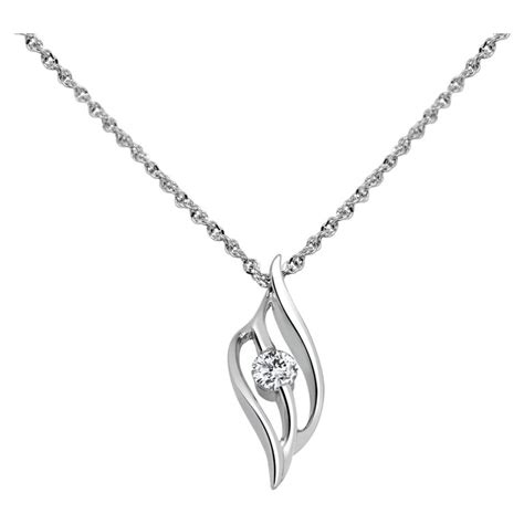 18 Karat White Gold Diamond Pendant With Chain For Sale At 1stdibs