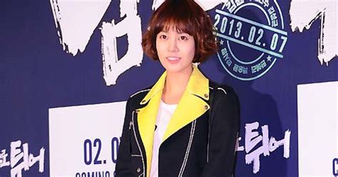 포토 배우 최윤영 조금은 수줍게