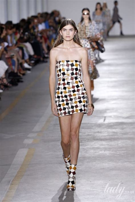 Мини-сарафаны и обтягивающие велосипедки: коллекция Roberto Cavalli ...