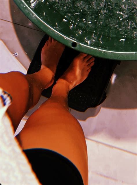 Klara Bühls Feet