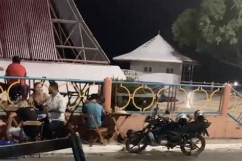 Vídeo Flagra Casal Fogoso Fazendo Sexo Em Público Em Bar