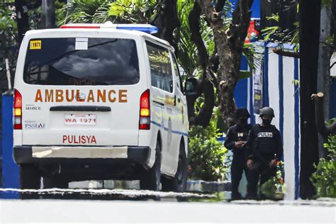 Philippine Ex Senator Briefly Held Hostage In Jail Rampage Ap News