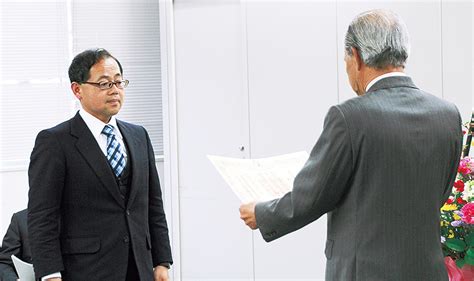決意新たに 新市議に当選証書付与 さがみはら緑区 タウンニュース