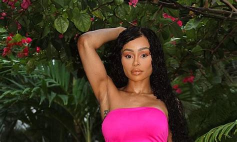 Blac Chyna Flaunts Figure After Removing Implants Daily Mail Online