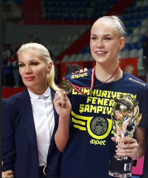 Fenerbahçeli Rus voleybolcu Arina Fedorovtseva nın annesini gören