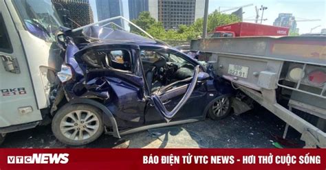 Xe Con Bẹp Rúm Sau Tai Nạn 5 Xe Tông Nhau ở Hà Nội Cầu Thăng Long ùn