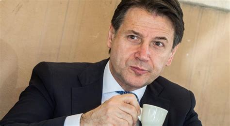 Kryeministri Conte Nga Lojtar Amator Nё Burrё Shteti Abc News