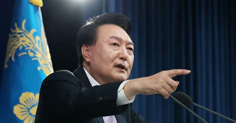 윤석열 대통령 취재진 질문에 답변