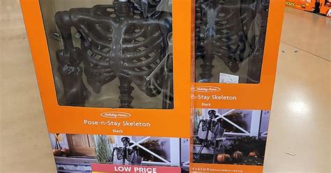 Check Out These Sweet Life Size Aunt Beru And Uncle Owen Action Figures