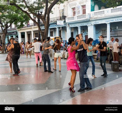 Salsa Tanzen Kuba Stockfotos Und Bilder Kaufen Alamy