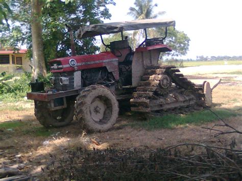 Combine Harvester Tractorandmore Massey Ferguson Trackmf185