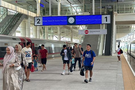 Sewa Mobil Di Stasiun Tegalluar Summarecon Kang Transport Kang Transport