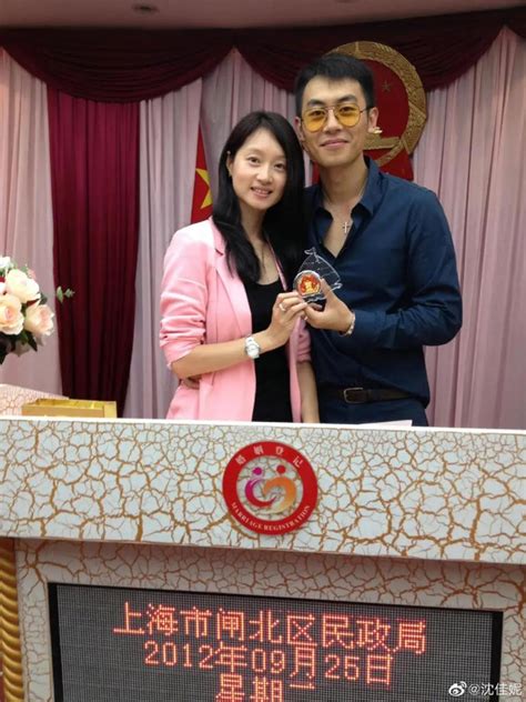 12年婚姻生变？40岁硬汉男星晒拳头照回应