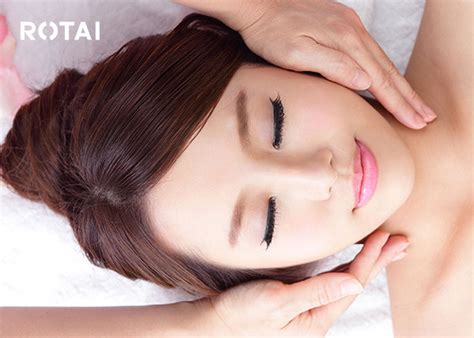 آموزش ماساژ صورت برای جوانسازی و رفع چین و چروک‌ها روتای