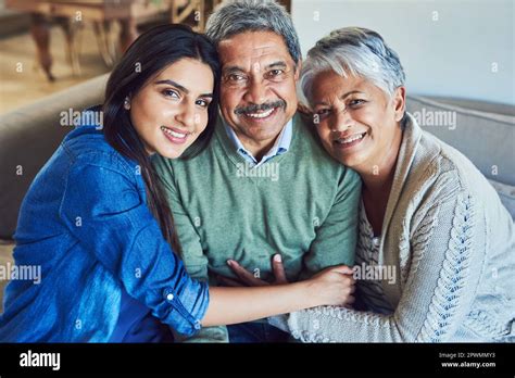Relation Entre Jeunes Et Vieux Banque De Photographies Et Dimages à