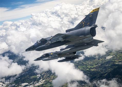 Relámpago VI Kfir y F 16 en los cielos colombianos