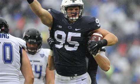 Psu Alum Raiders De Carl Nassib Becomes Nfls First Openly Gay Player