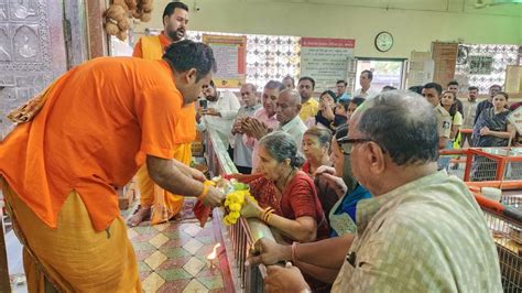 नरेंद्र मोदी यांच्या पत्नी जशोदाबेन यांची जळगावमधील ओंकारेश्‍वर मंदिरात