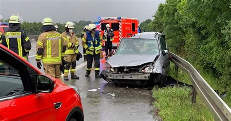 Starkregen Sorgt Für Aquaplaning Unfälle Auf Autobahnen 44 Und 33 Nwde