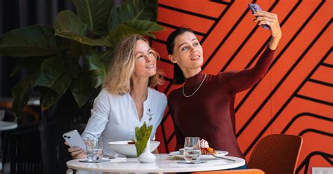 8 Effortless Habits That Instantly Make You Seem Upper Class According