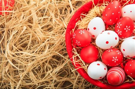 Premium Photo Easter Eggs On Straw Background
