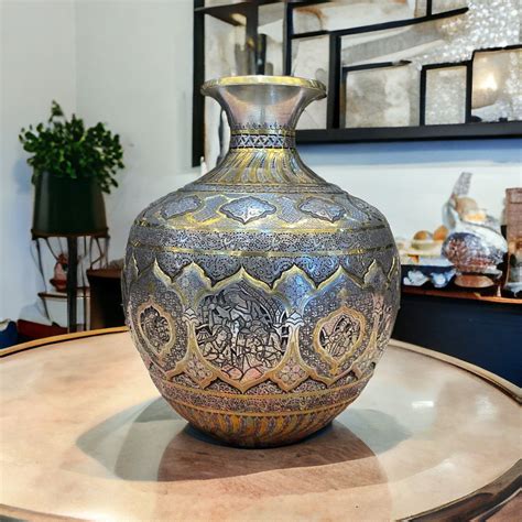 گلدان بلونی 30 برنجی قلمزنی شرکت صنایع دستی آقاجانی