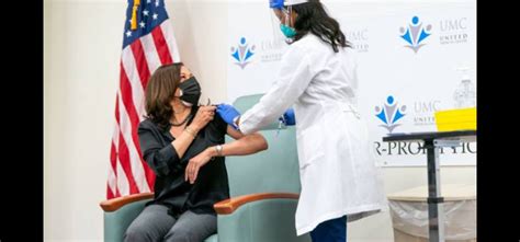 Контактировавший с вице президентом США Харрис сотрудник заболел ковидом