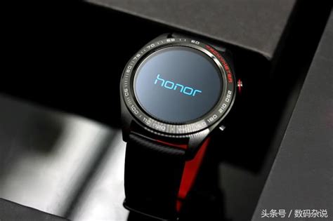 一天一充的苹果表可以扔了！长续航荣耀honor Watch Magic评测手表