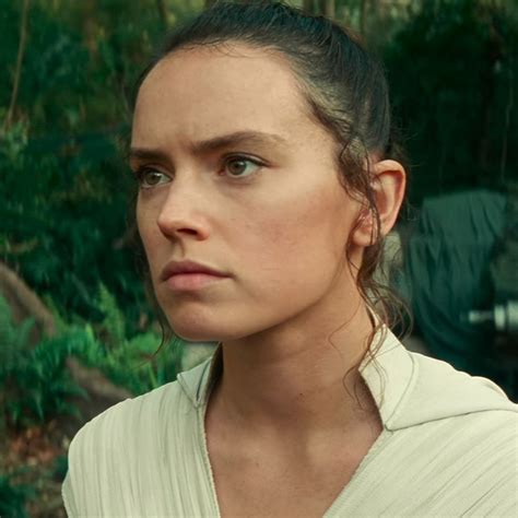 Pin By Somebritish Guy On Comfort Characters Rey Star Wars Star Wars