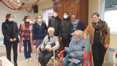 Ces collégiens de Mayenne ont offert des cartes de vœux aux personnes âgées Sport Laval
